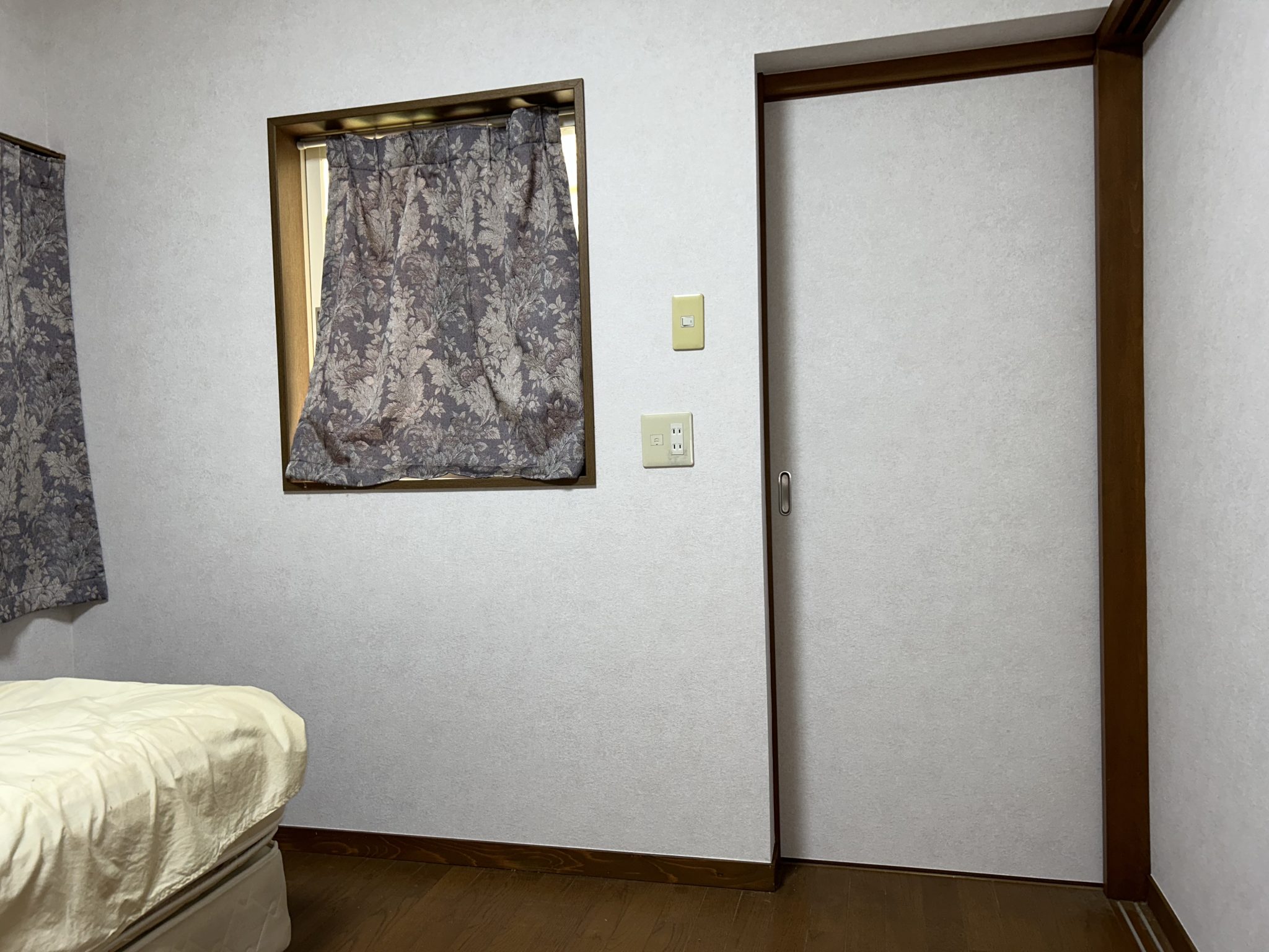 西東京市保谷町で、壁紙（クロス）の張替え工事を、サンゲツSP9735とSP9772 を使い施工しました | さわはた畳屋